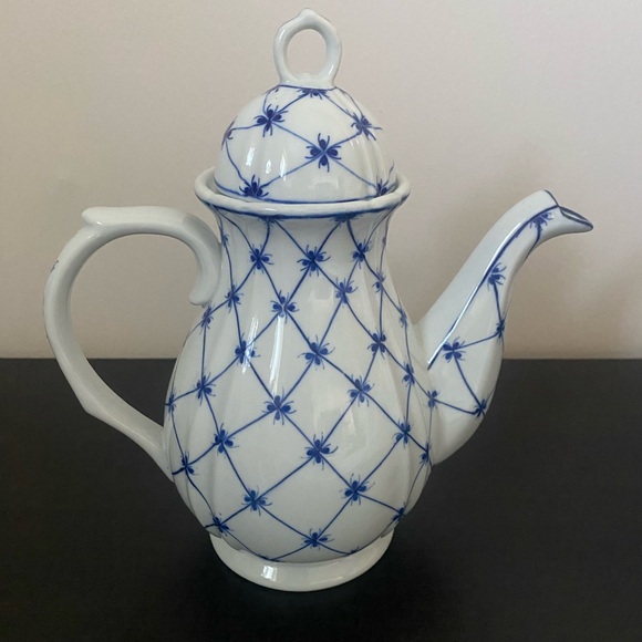 Andrea By Sadek | Kitchen | Andrea By Sadek White And Blue Net Grid Pattern Coffee Pot | Poshmark